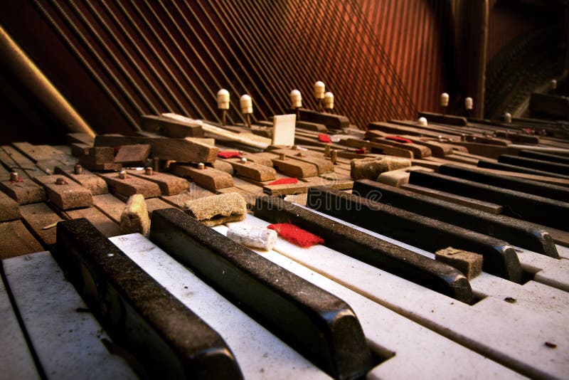 Old broken piano stock image. Image of ebony, sound, broken - 71462315