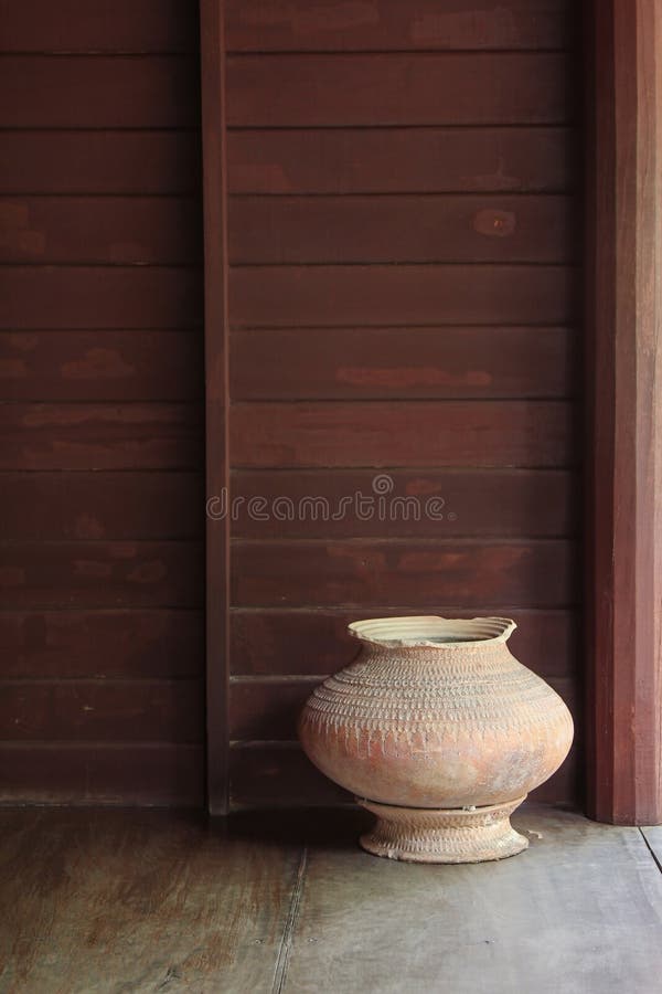 Old broken Pot. stock image. Image of lonely, rural, culture - 33405395
