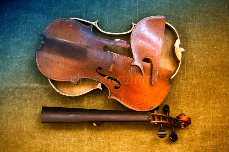 Old broken violin stock image. Image of used, strings - 181100683