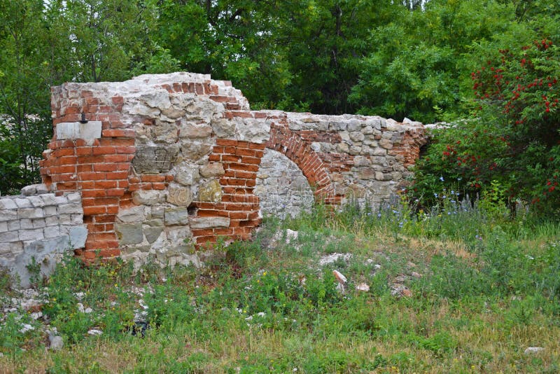 Old Building.Collapsed Brick Wall Stock Photo - Image of ruins, brick ...