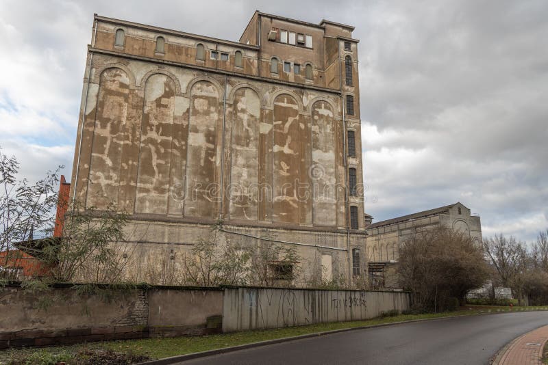 Old Building by an Empty Road Editorial Photography - Image of view ...