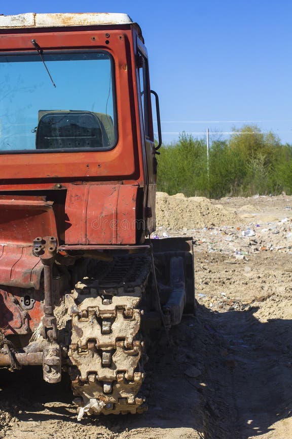Old bulldozer. Back view stock image. Image of build - 229144709