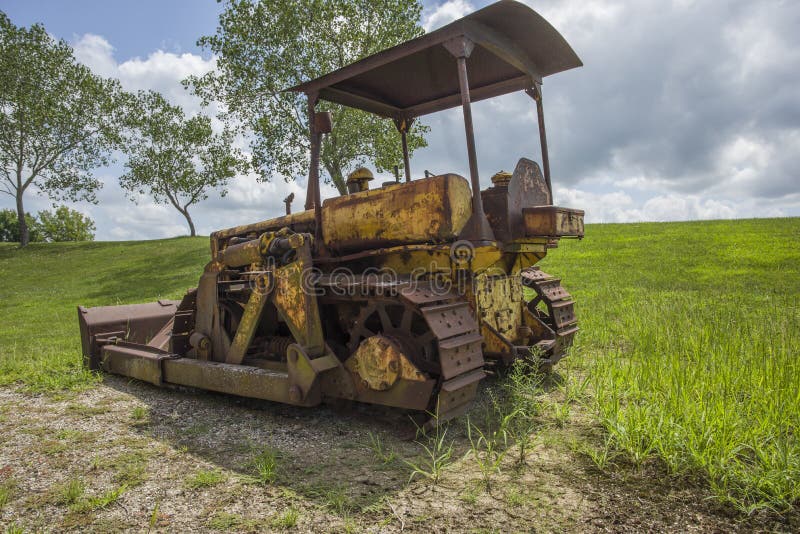 Old bulldozer, stock image. Image of digger, construction - 76393329