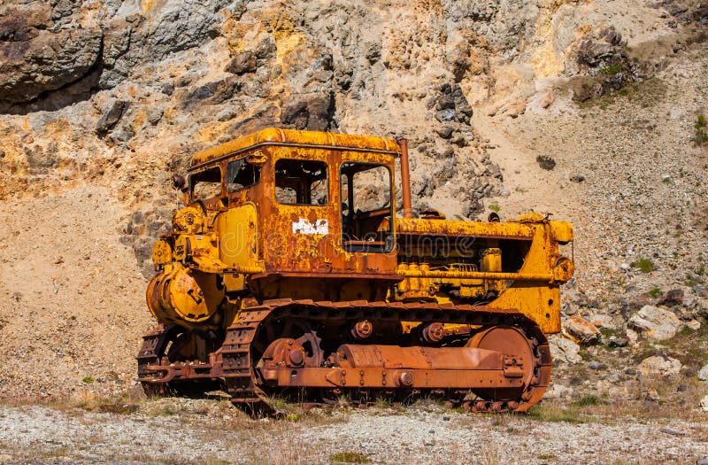 Old Bulldozer stock photo. Image of classic, machine - 32894164