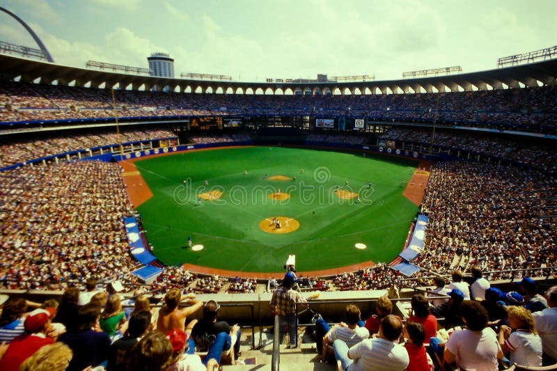 Spectators Busch Stadium editorial photo. Image of louis - 10407311