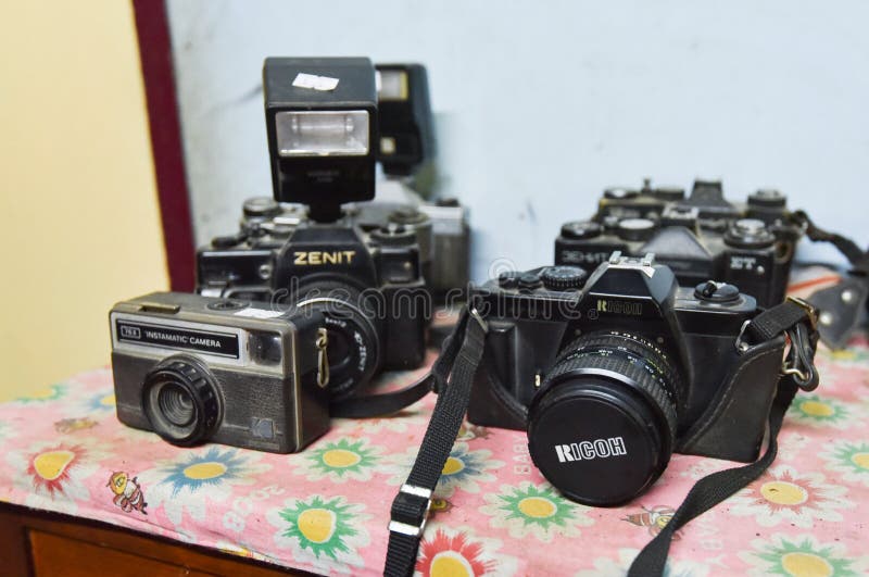 Old camera editorial image. Image of metal, aperture - 97125185