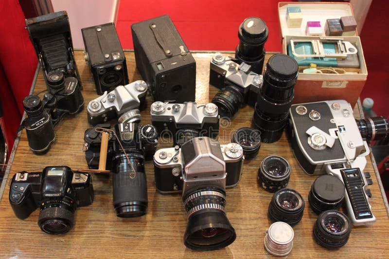 Old cameras editorial photography. Image of commercial - 27988222