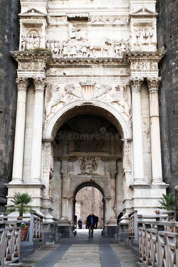 Old castle gate editorial image. Image of italy, gate - 27847110