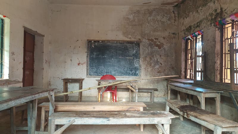 Old college classroom stock photo. Image of classroom - 12737532