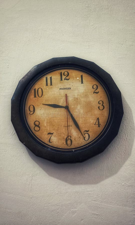 The old clock / Antique editorial stock image. Image of numeral - 292027764