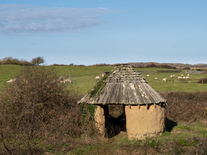 Old Cob Building, Devon England. Traditional Earth Structure. Stock ...