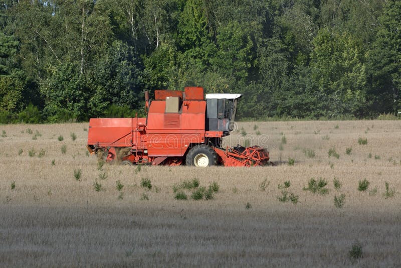 Old Combine Harvester Bizon Stock Image - Image of dust, corn: 75671343