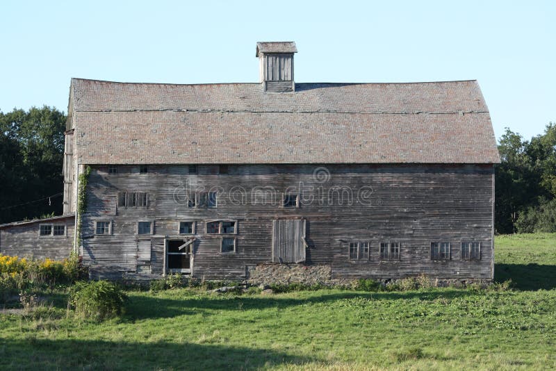 Old Country Barn stock photo. Image of field, rural, farm - 14958244