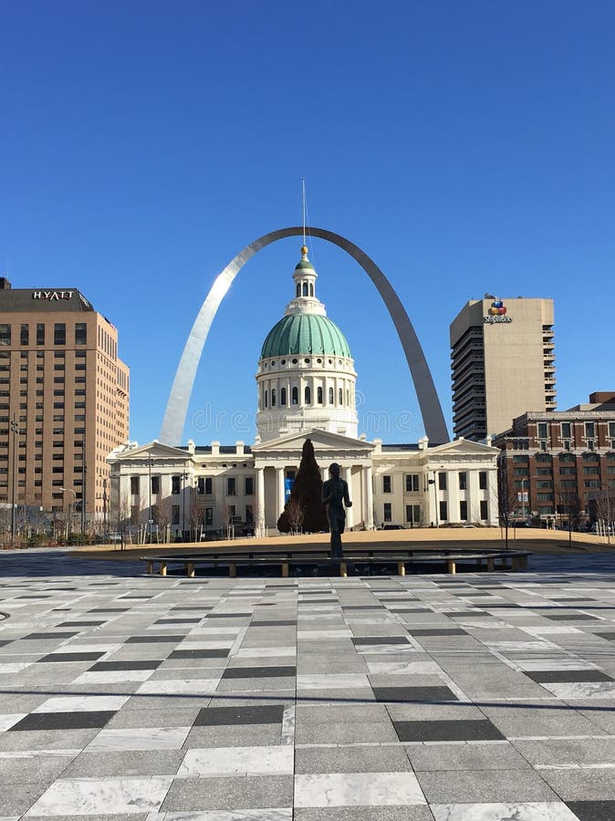 Downtown st louis editorial image. Image of midwest, capitol - 15628420