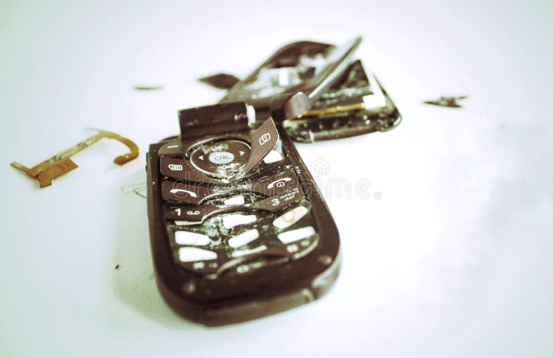 Crashed mobile phone stock photo. Image of numbers, breakage - 7777040