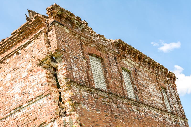 Crumbling Building Stock Photos - Download 9,286 Royalty Free Photos
