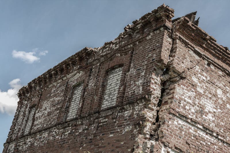 Old Crumbling Brick Building Stock Image - Image of decay, distressed ...