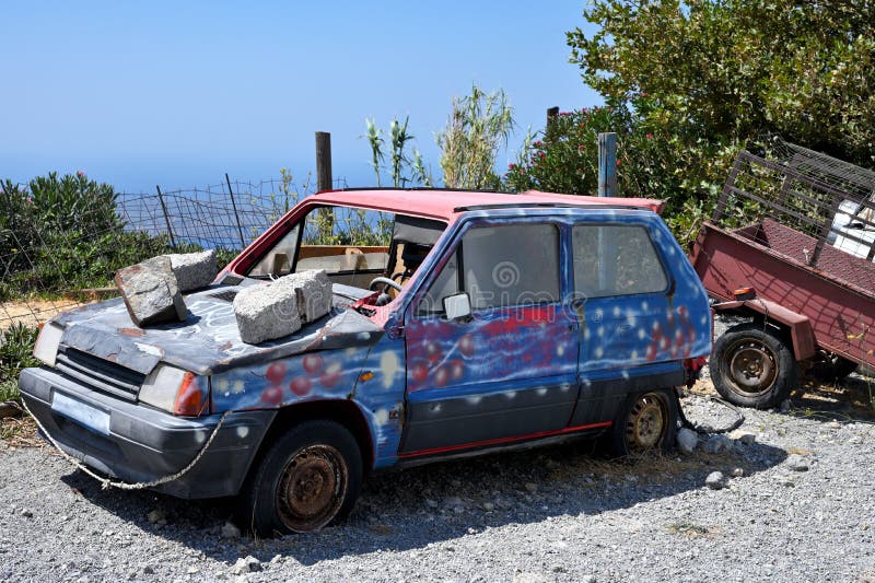 Old, damaged car editorial photo. Image of abandoned - 268958101