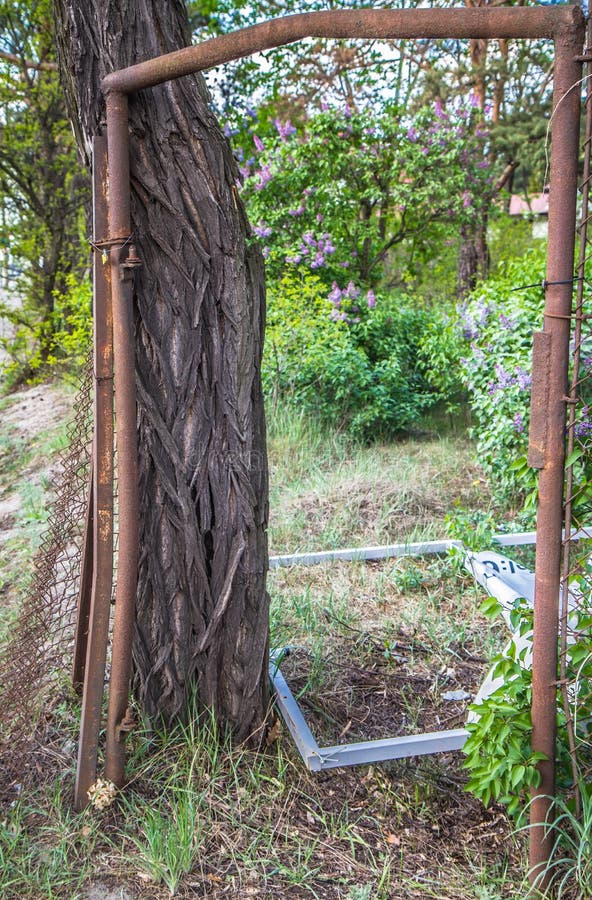 532 Broken Garden Gate Stock Photos - Free & Royalty-Free Stock Photos ...