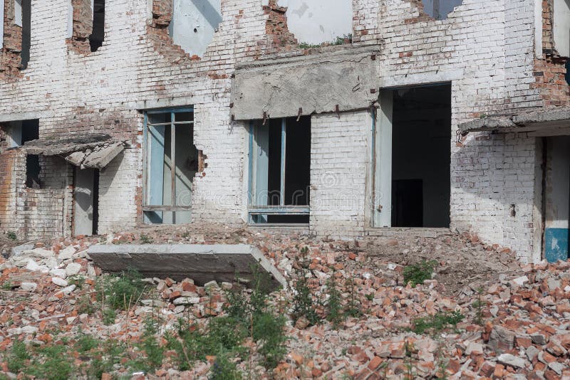 The Old Destroyed Brick Multi-storey Building Stock Image - Image of ...