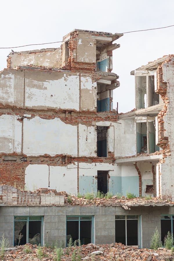 The Old Destroyed Brick Multi-storey Building Stock Image - Image of ...
