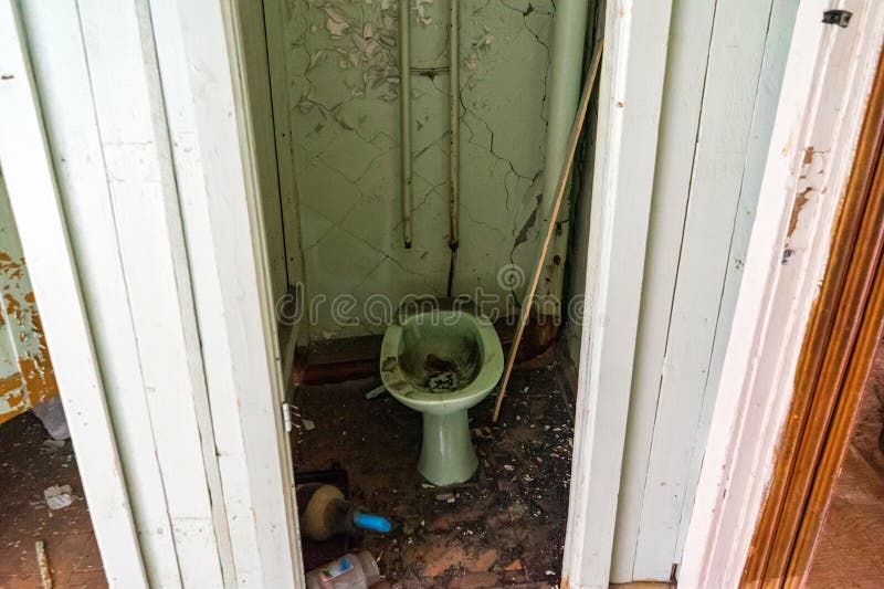 Old Dirty Toilet in an Abandoned House Stock Image - Image of indoor ...