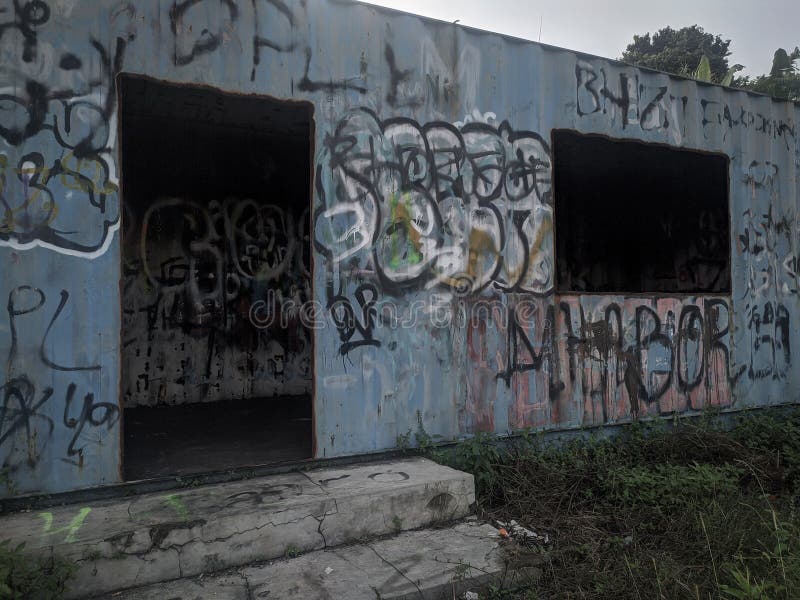 An Old Disused Container Building Editorial Image - Image of disused ...