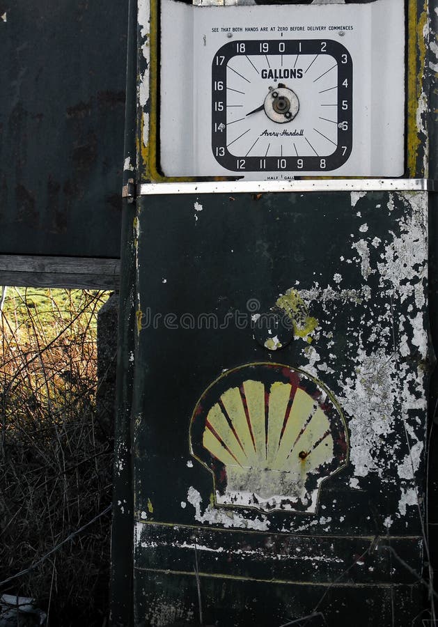 Old Disused Petrol Filling Station Stock Image - Image of display ... Old Disused Petrol Filling Station Stock Image - Image of display ...