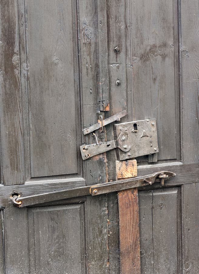 2,739 Old Barn Door Metal Lock Stock Photos - Free & Royalty-Free Stock ...