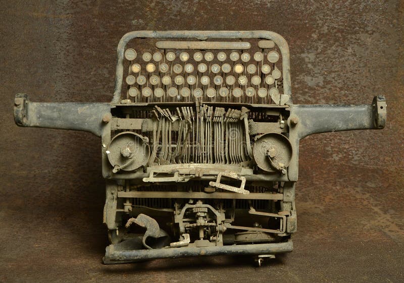 Rusty old typewriter stock image. Image of 1940s, ideal - 62607917