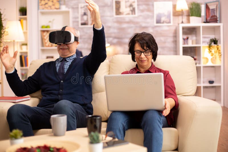 Old Elderly Retired Man Using VR Virtual Reality Headset in Their Cozy ...