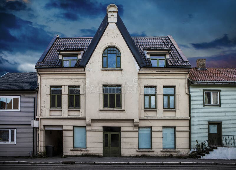 Old empty house stock photo. Image of home, rundown, housing - 51832308