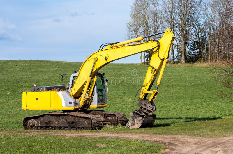 The old excavator stock photo. Image of chain, ground - 91414170