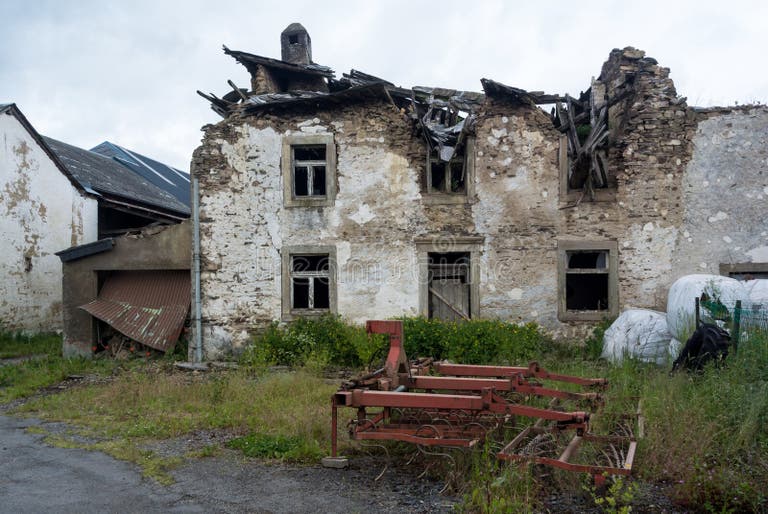 Old Farm House Falling Down Stock Photo - Image of falling, building ...