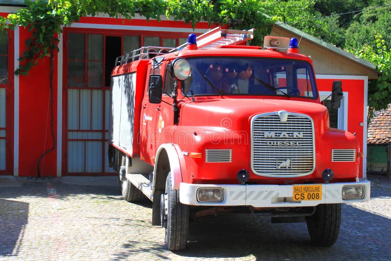 Old Firetruck editorial photography. Image of emergency - 32099027