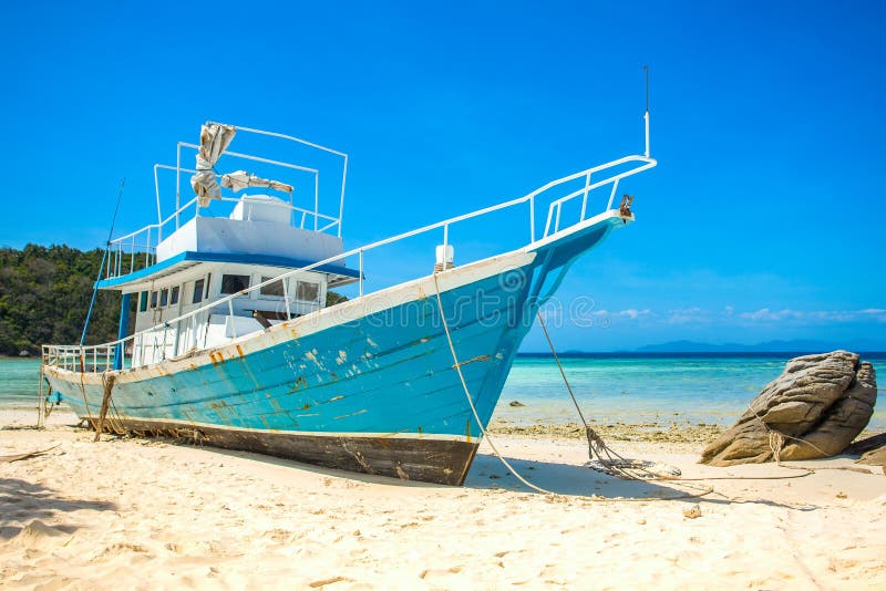 Stranded fishing boat stock image. Image of strand, horizontal - 29170017