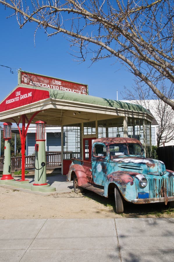 Old gas station editorial image. Image of rusty, culture - 8581585