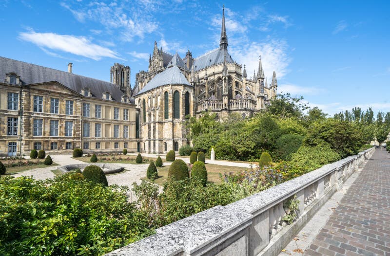 Cathedral of Reims, France editorial stock image. Image of dame - 265104179