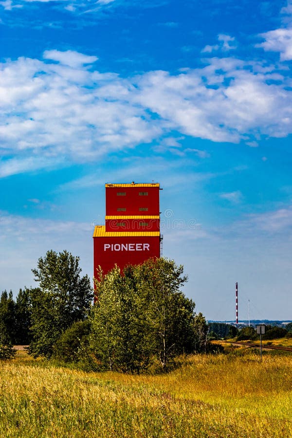 Old Grain Elevator on the Edge of Town Olds Alberta Canada Editorial ...