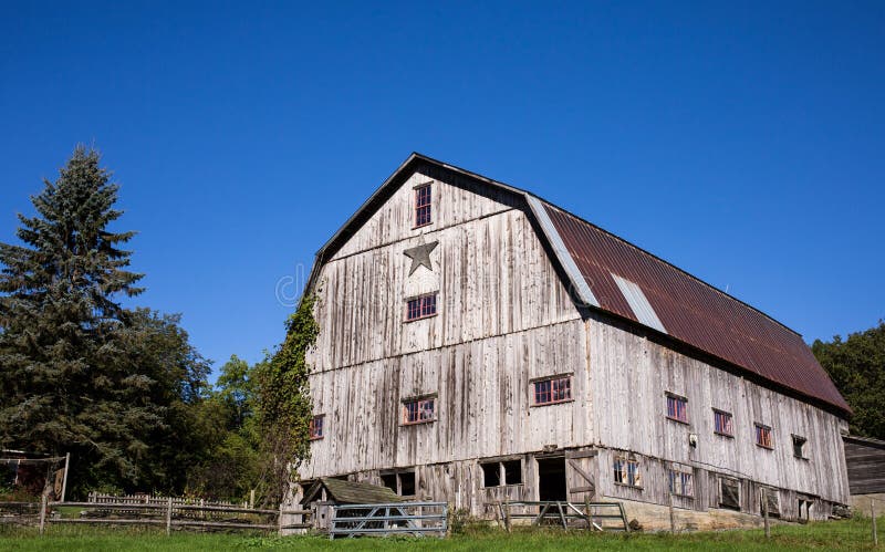 Old Gray Barn with Star stock photo. Image of farming - 33819050