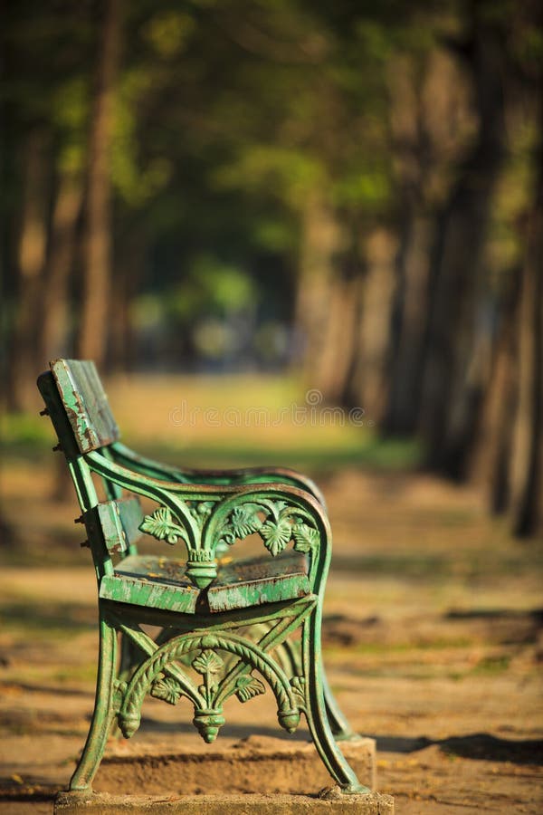 Old Green Bench in Park with Blurry Background Use As Copy Space Stock ...