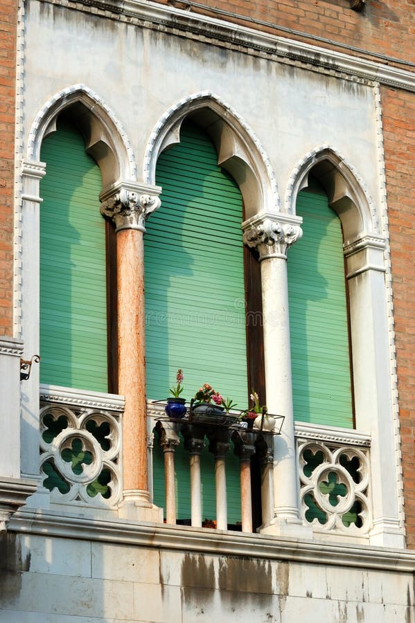 Old Green Lancet Venetian Window,Italy Stock Image - Image of house ...