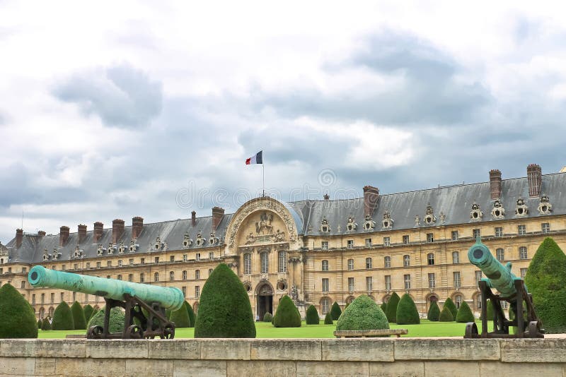 Old Guns Near Les Invalides in Paris. Stock Photo - Image of muzzle ...