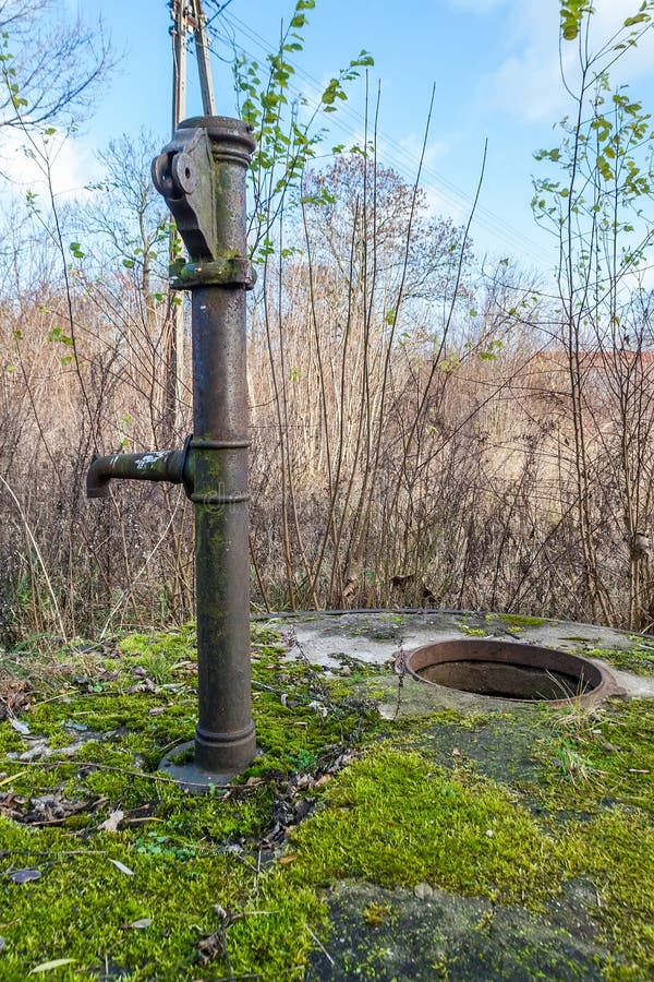 Old Fashioned Water Well Stock Photos - Download 318 Royalty Free Photos
