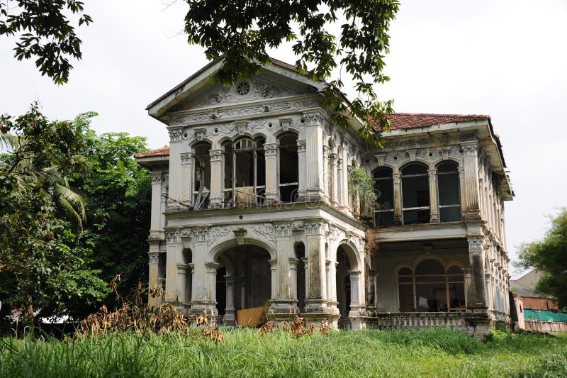 Old house stock photo. Image of overgrown, structure - 13546626