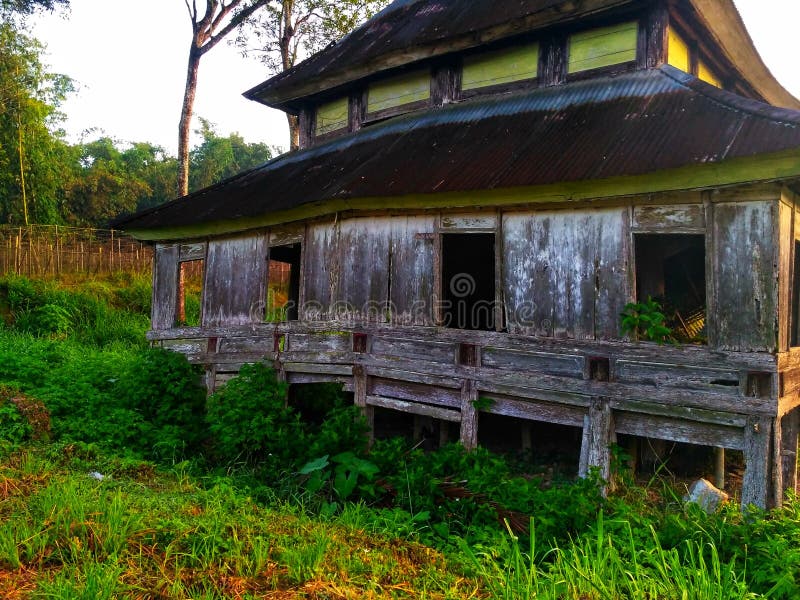 An Old House that is Starting To Break Down Stock Photo - Image of ...