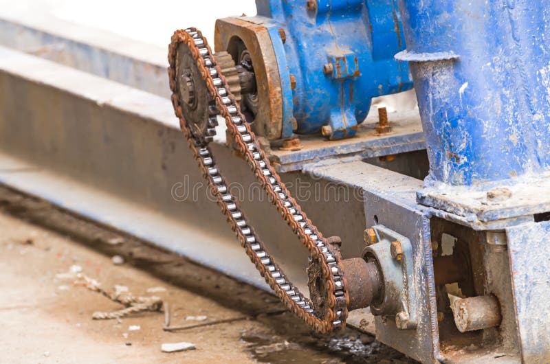 Old Huge Greasy Roller Chain Stock Image - Image of weight, cargo: 43474257