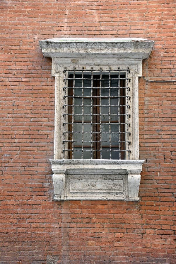 Old Italian Window Picture. Image: 18376047