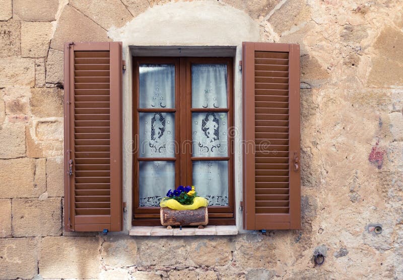 Old Italian Window Picture. Image: 18376047