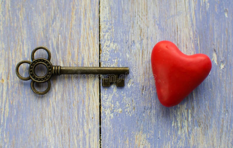 The Old Key and Heart on the Table Stock Photo - Image of single, open ...